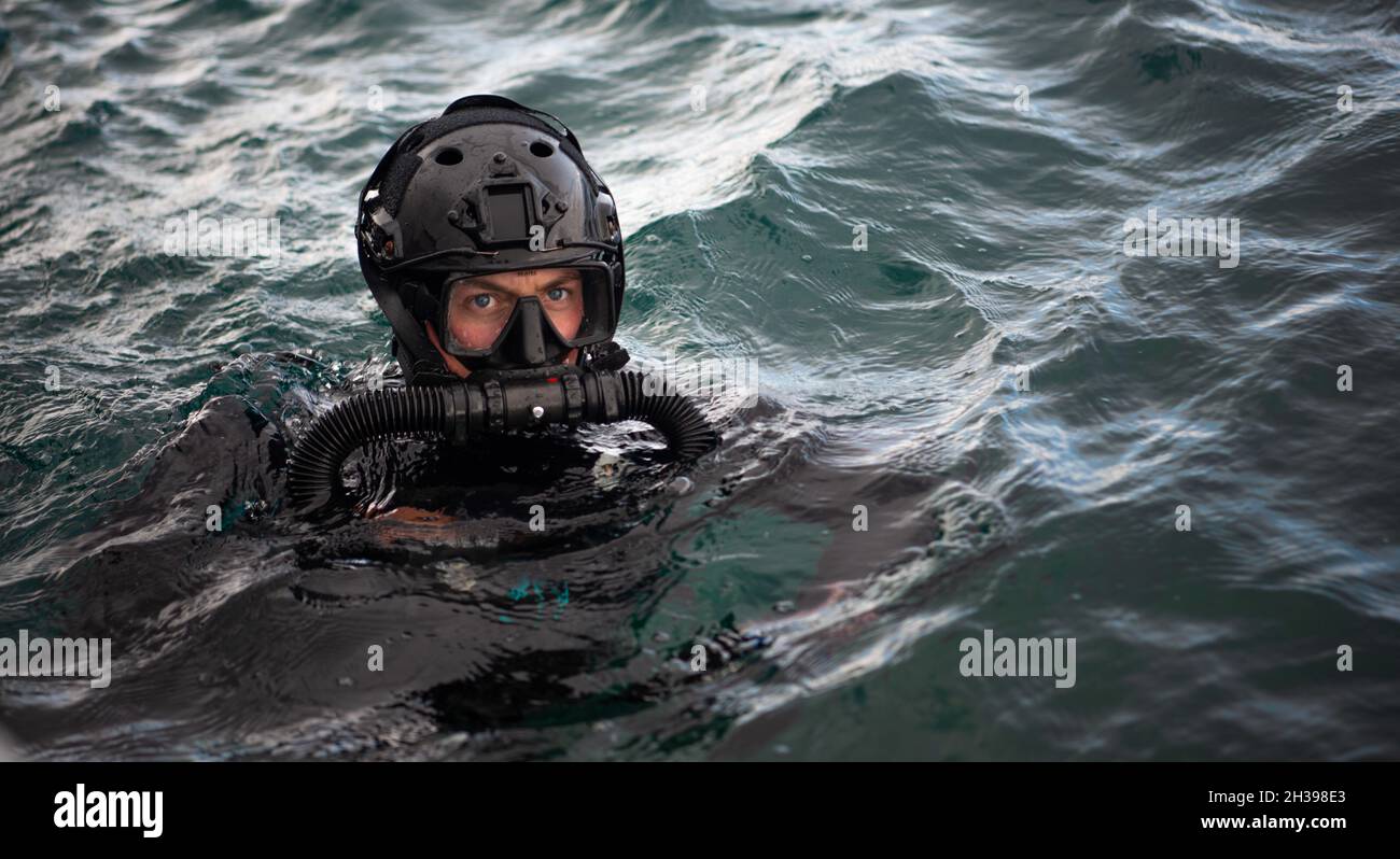 U s navy logistics specialist 2nd hi-res stock photography and images ...