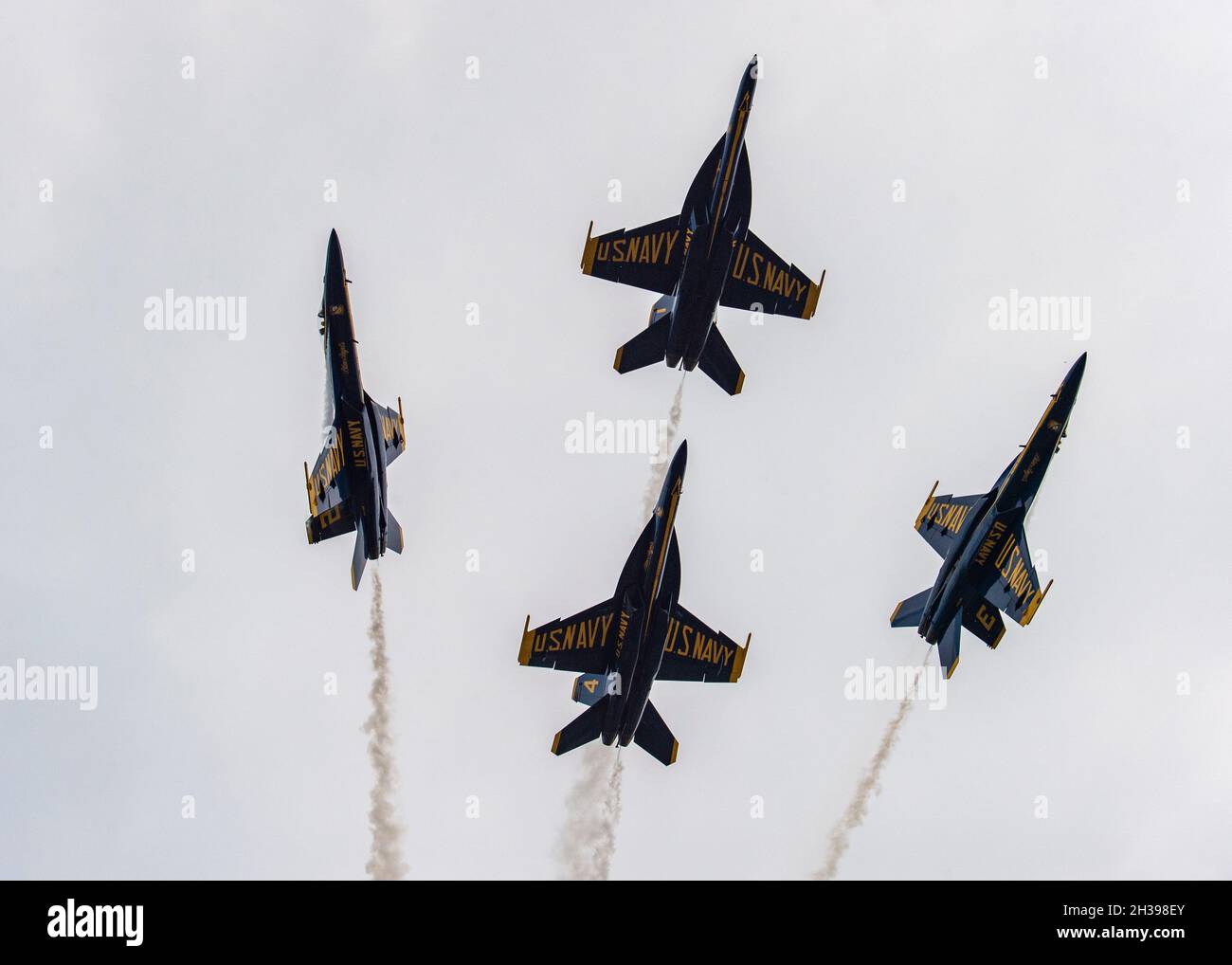 (U.S. Navy photo by Mass Communication Specialist 1st Class Bobby ...