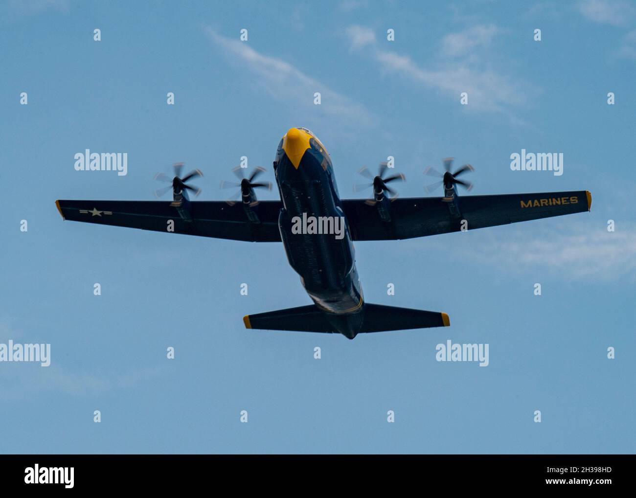 (U.S. Navy photo by Mass Communication Specialist 1st Class Bobby ...