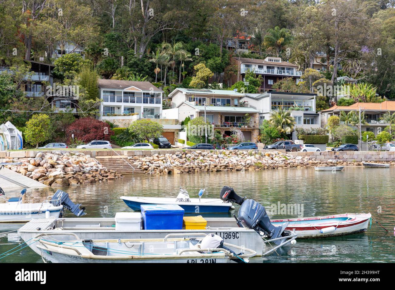 Careel Bay locality within Avalon Beach Sydney, dinghies and small ...