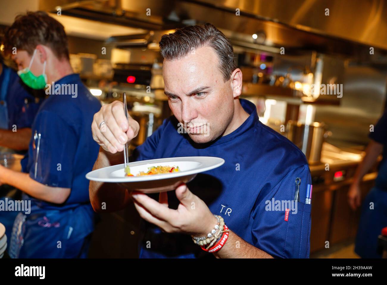 Berlin, Germany. 26th Oct, 2021. Berlin top chef Tim Raue prepares a ...