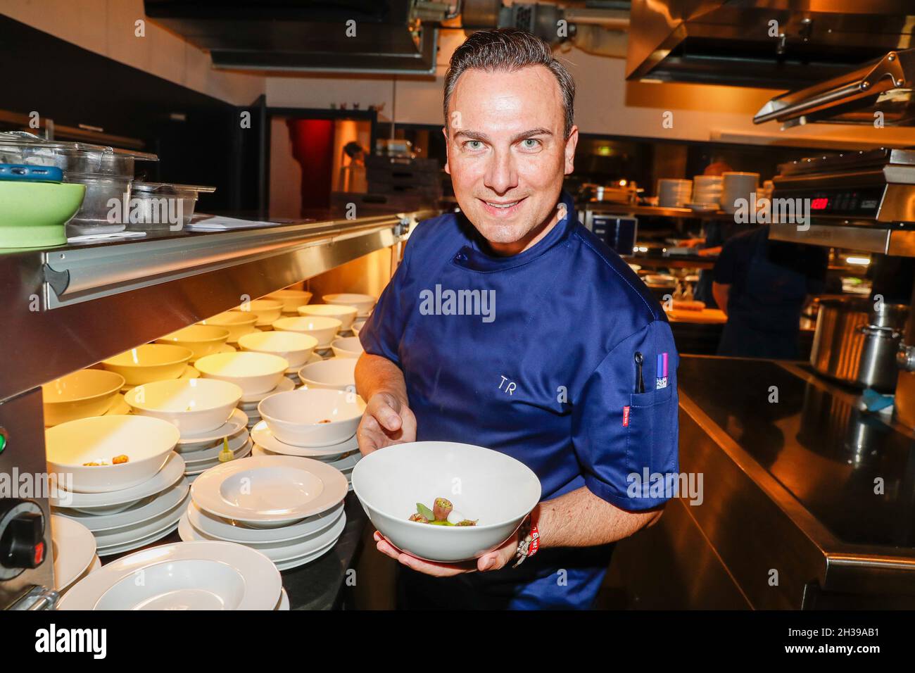 Berlin, Germany. 26th Oct, 2021. Berlin top chef Tim Raue prepares a ...