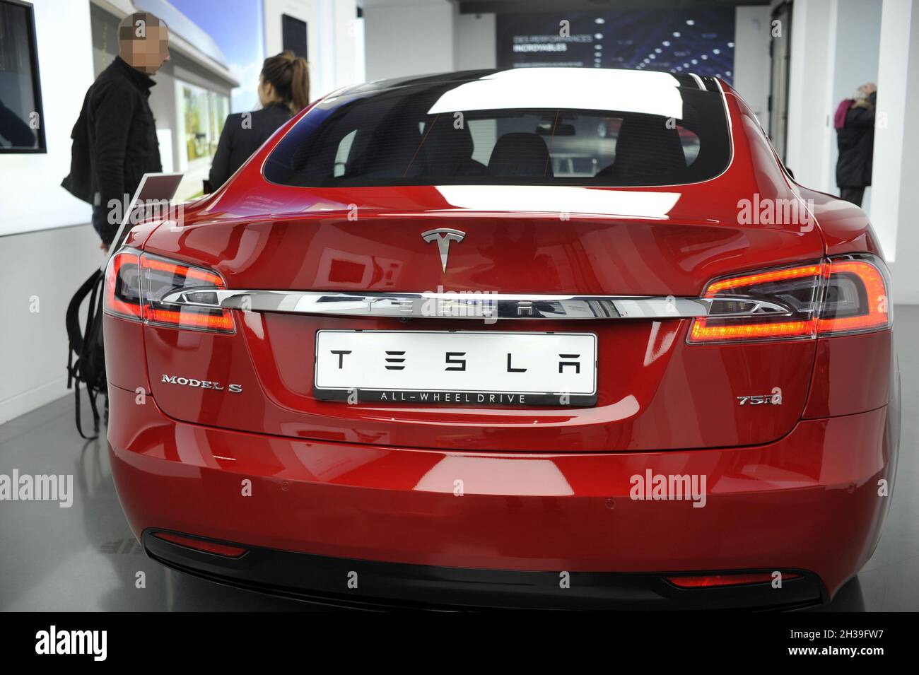 Tesla model s interior hi-res stock photography and images - Alamy