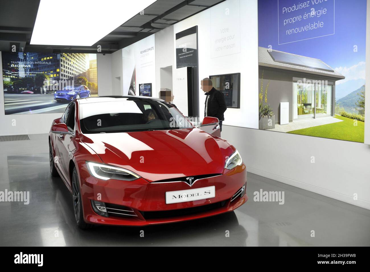 FRANCE. PARIS (75) 8TH ARR. PRESENTATION OF THE MODEL S AT THE TESLA ...