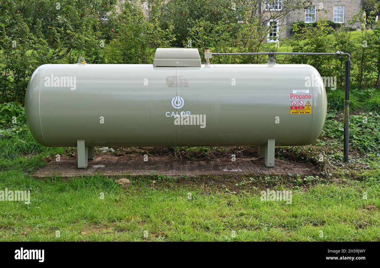 A propane gas tank supplie gas to a house in the north Oxfordshire ...