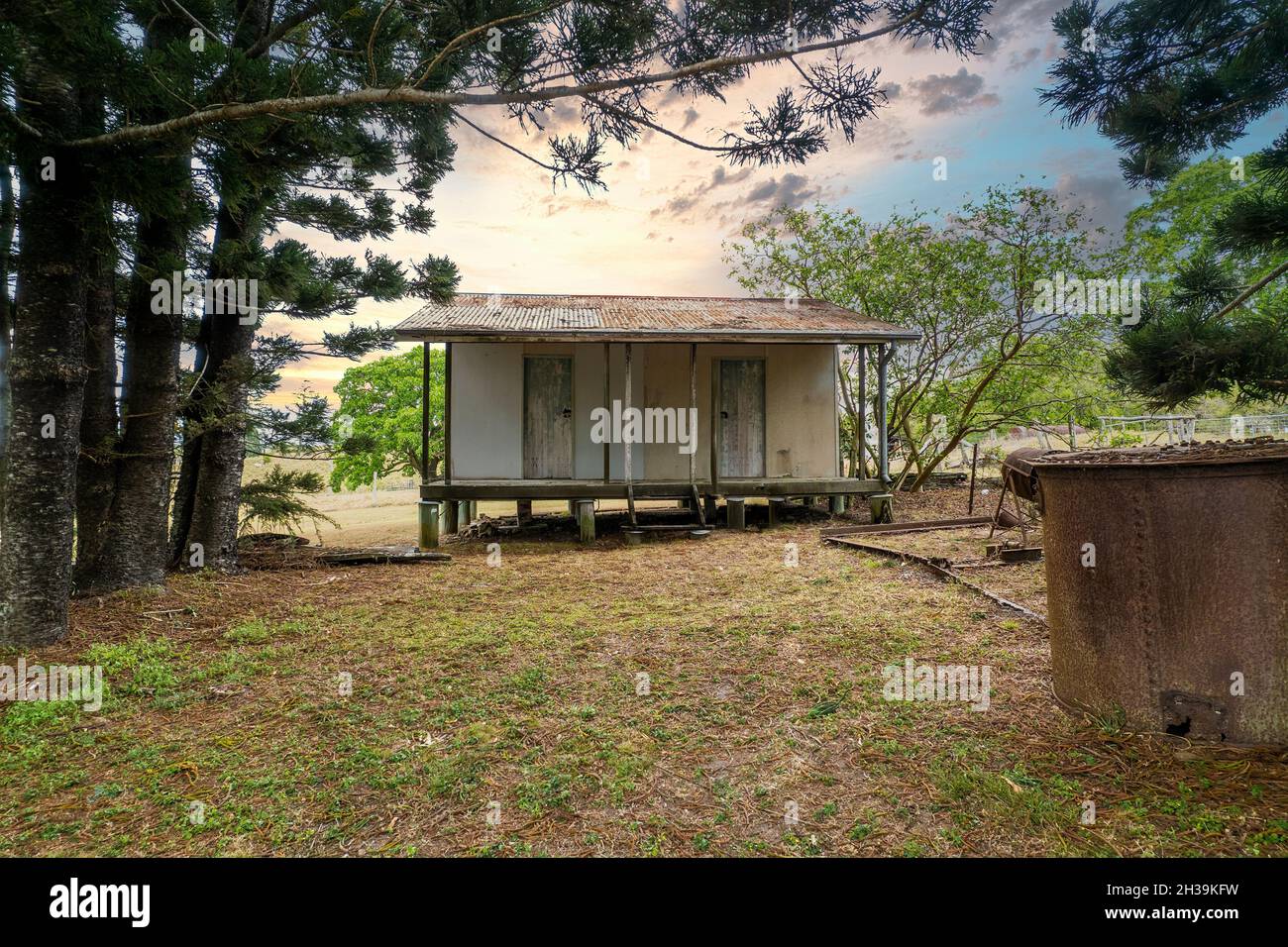 Small corrugated iron hut hi-res stock photography and images - Alamy