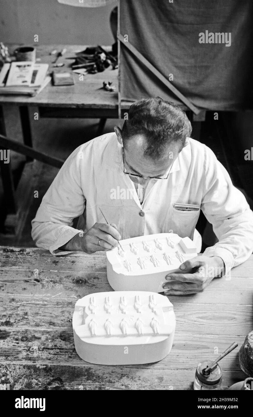 Porzellan china Black and White Stock Photos & Images - Alamy