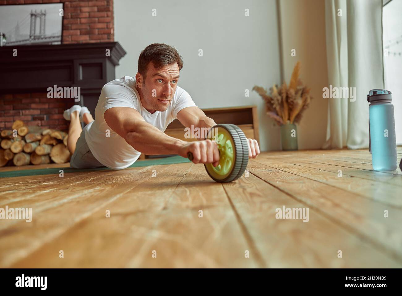 Man using outfit exercising hi-res stock photography and images - Alamy