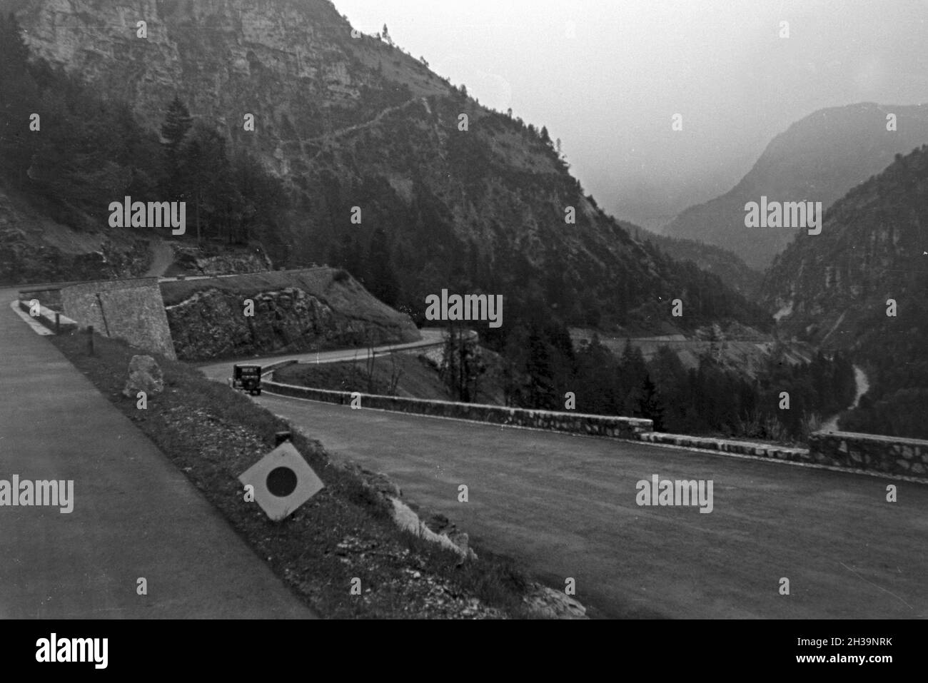 Deutsche alpenstrasse germany Black and White Stock Photos & Images - Alamy