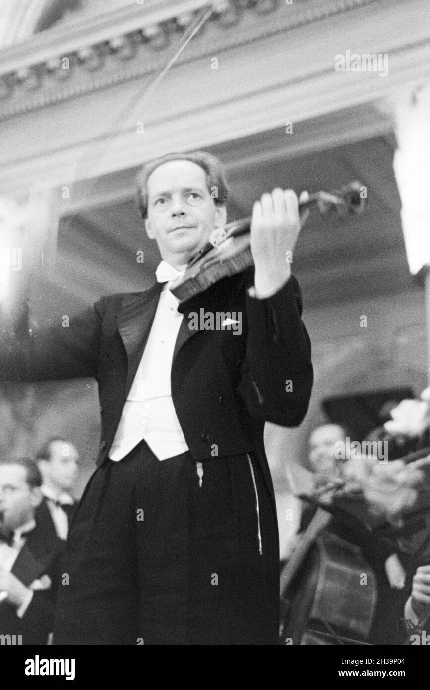 Der Violinist und Orchesterleiter Barnabas von Geczy bei einem Konzert ...
