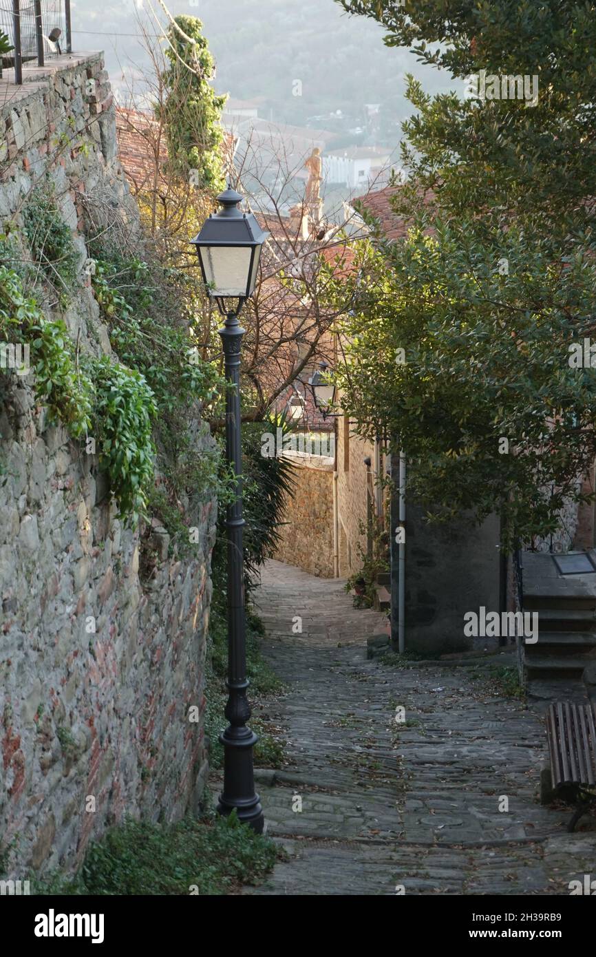 Muro castello hi-res stock photography and images - Alamy