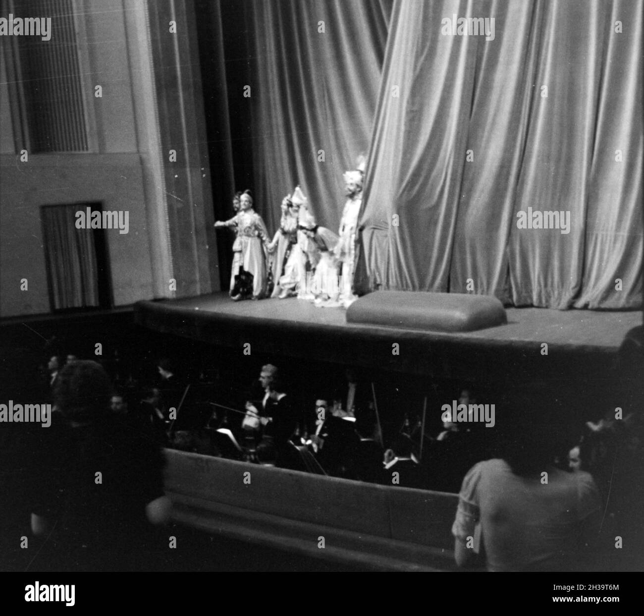 Aufführung im Opernhaus in Rom; Italien 1940er Jahre. Performance in ...