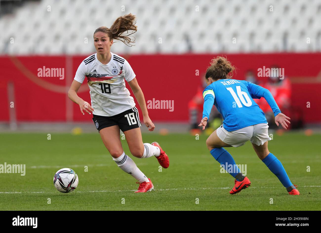 Sendel hi-res stock photography and images - Alamy