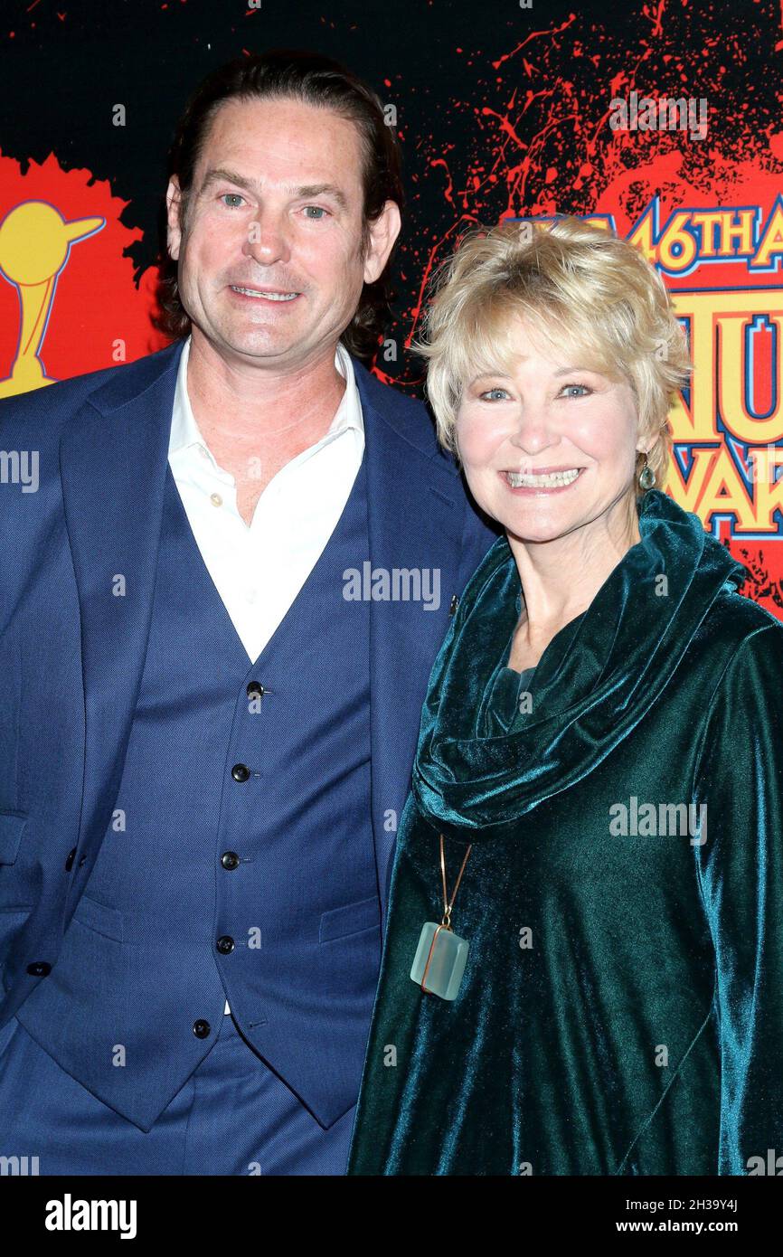 Henry thomas dee wallace hi-res stock photography and images - Alamy