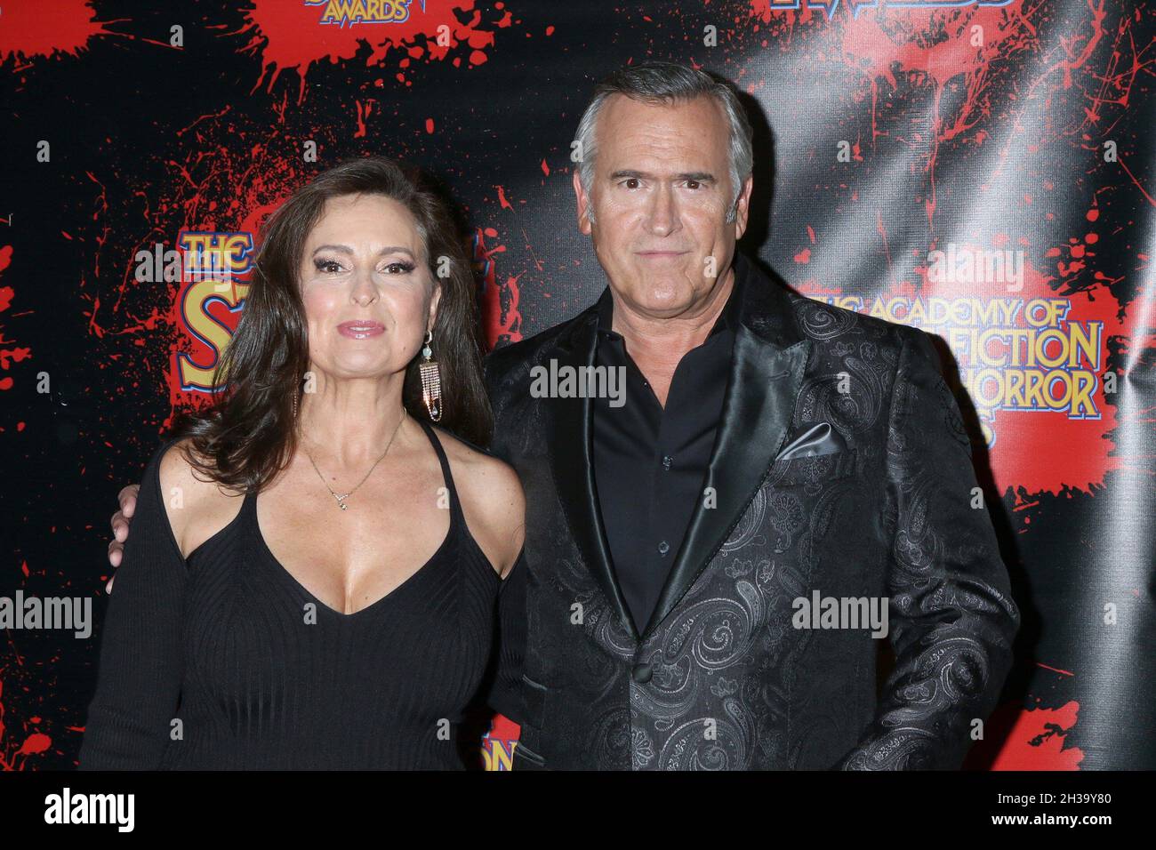 Los Angeles, CA. 26th Oct, 2021. Ida Gearon, Bruce Campbell at arrivals ...