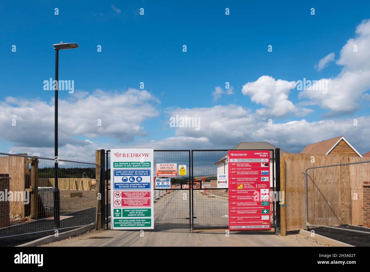 New homes on the building site of Redrow developers on the Graylingwell ...