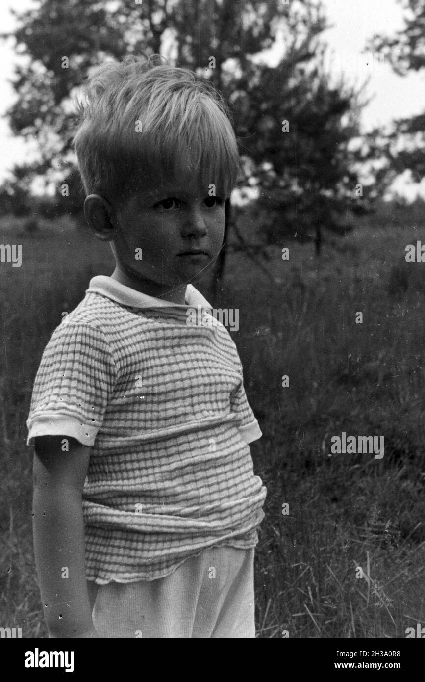 Porträt eines kleinen Jungen, Deutschland 1930er Jahre. Portrait of a ...