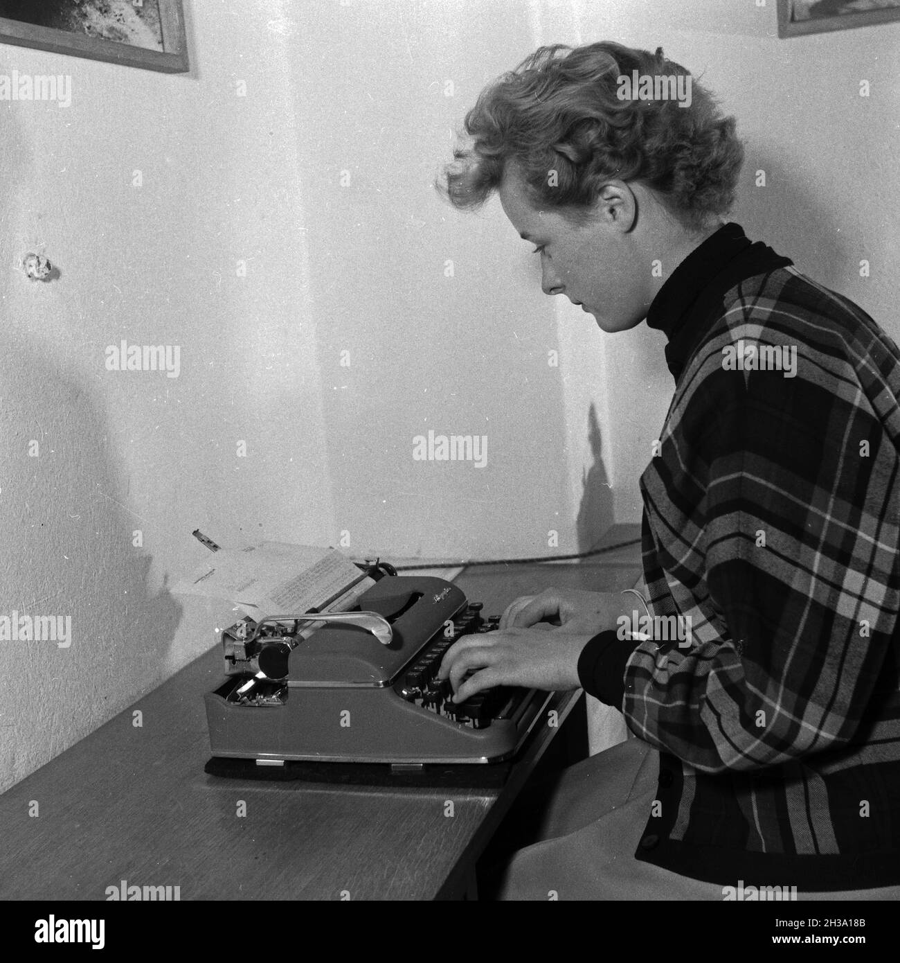 Geschichte schreibt hi-res stock photography and images - Alamy