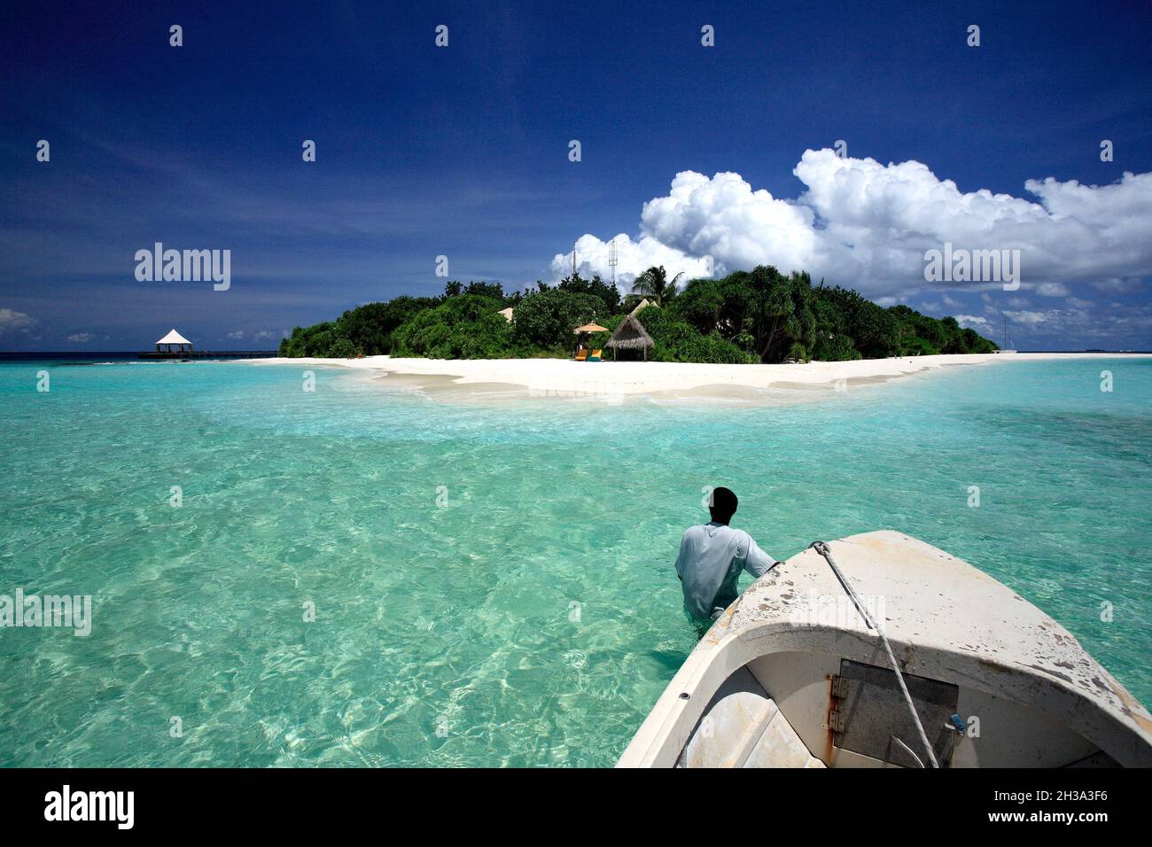 MALDIVES ARCHIPELAGO. ARI ATOLL. ARRIVAL ON THE ISLAND OF MADIVARU ...