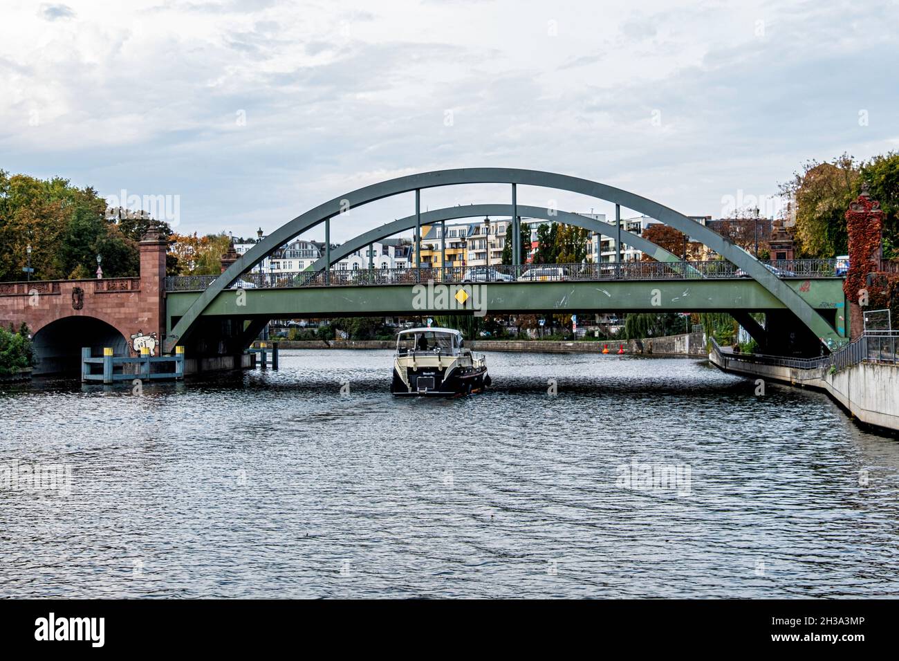 Steel arch bridge hi-res stock photography and images - Alamy