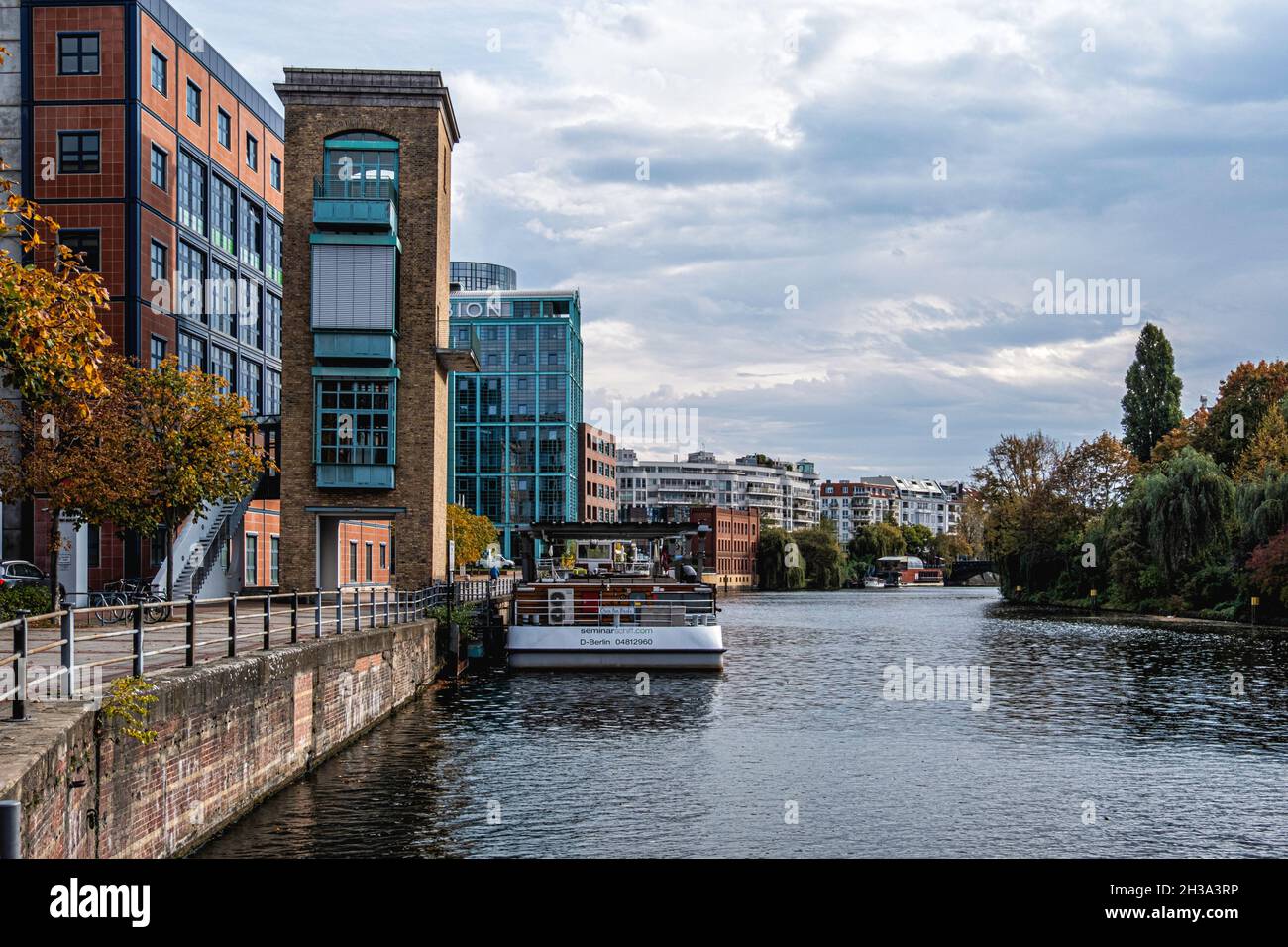 Modern focus teleport building hi-res stock photography and images - Alamy