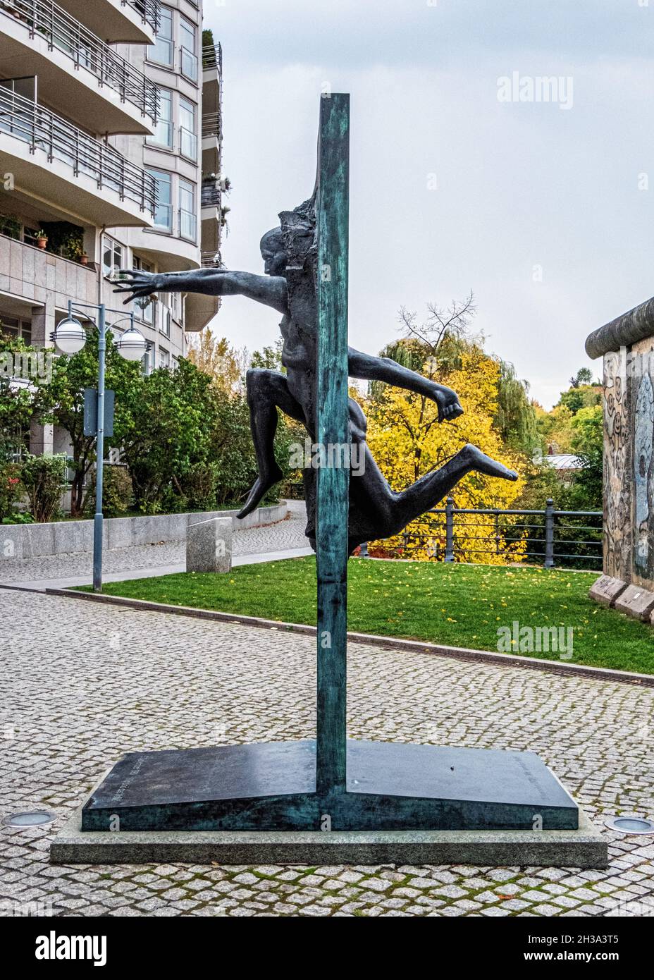Berlin,Mitte,Moabit. Bronze sculpture of man breaking through wall by ...