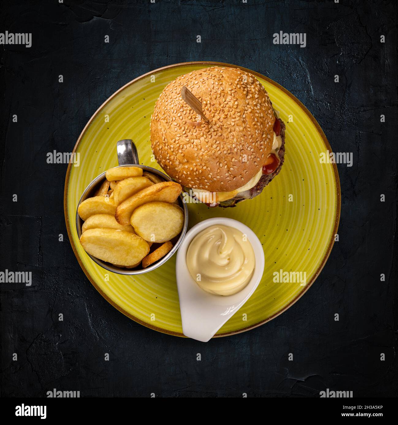 Flat cheeseburger hi-res stock photography and images - Alamy