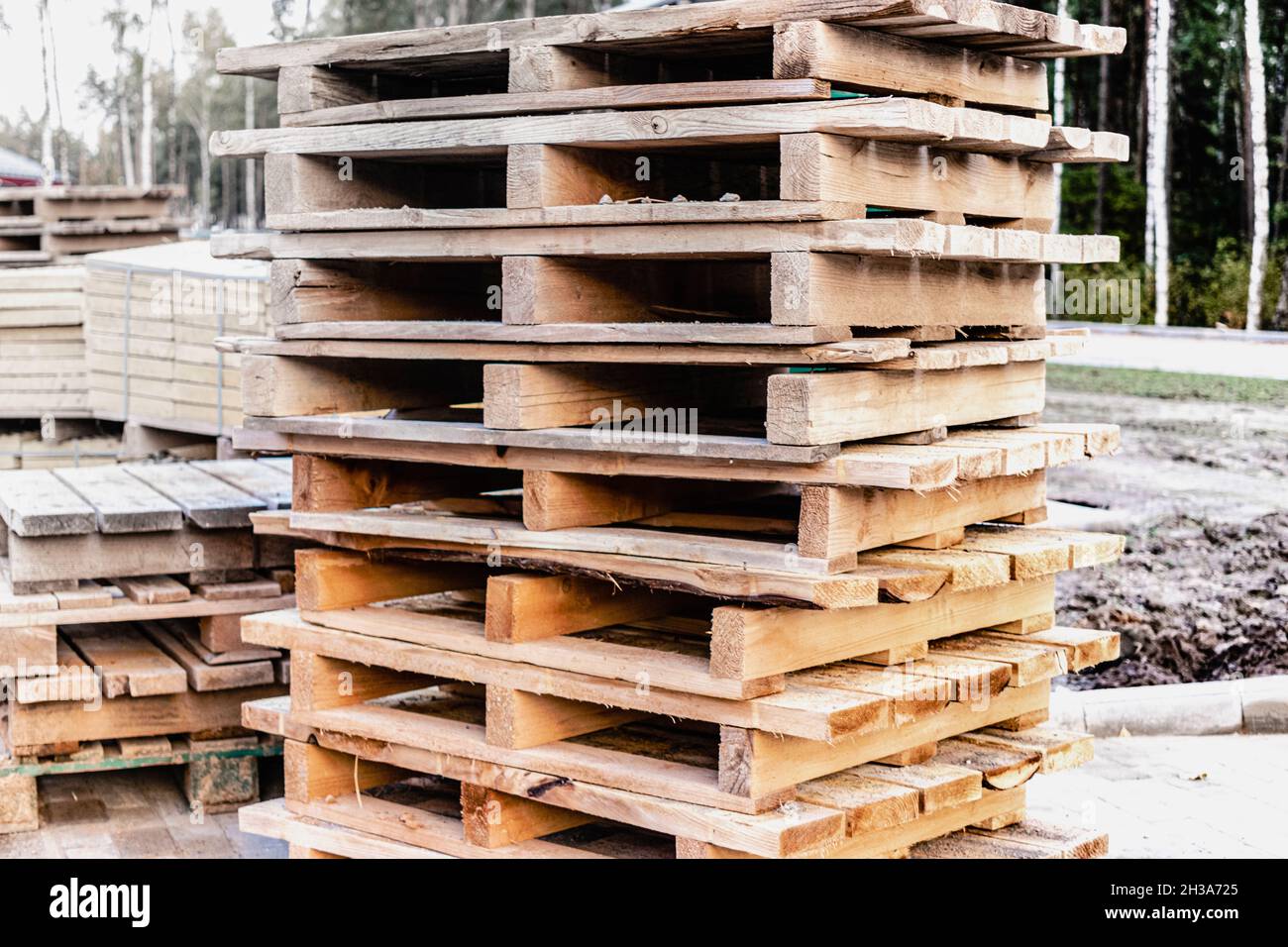 Empty Pallets High Resolution Stock Photography and Images - Alamy