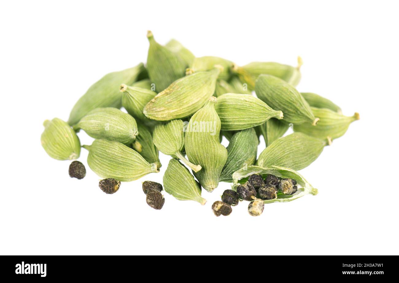 Cardamom pods isolated on white background. Green cardamon seeds ...