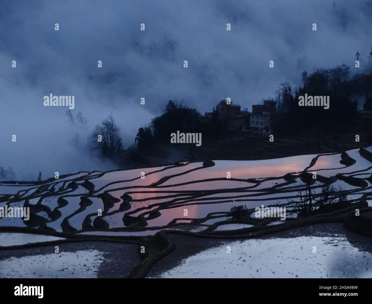 Disappearing slowly hi-res stock photography and images - Alamy