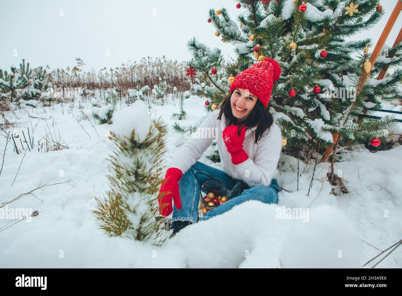 beautiful woman decorating christmas tree Stock Photo - Alamy