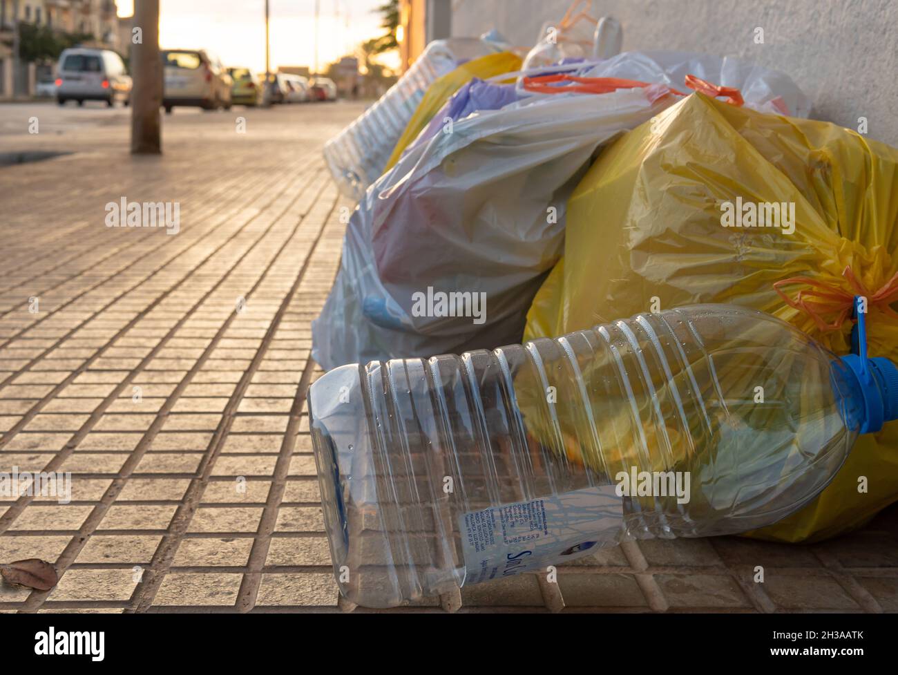 Garbage collection strike hi-res stock photography and images - Alamy