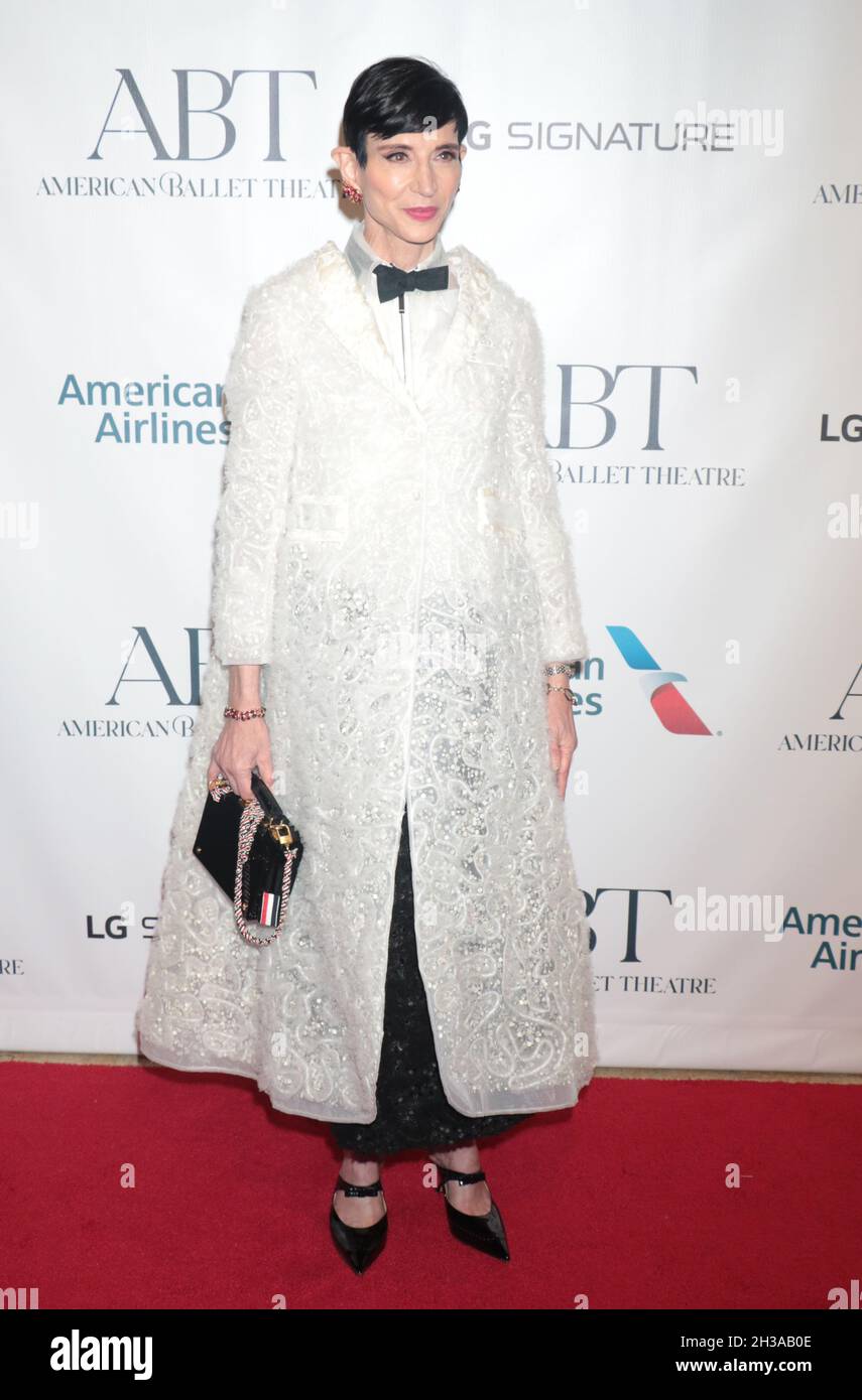 New York, USA. October 26, 2021.Amy Fine Collins attend American Ballet ...