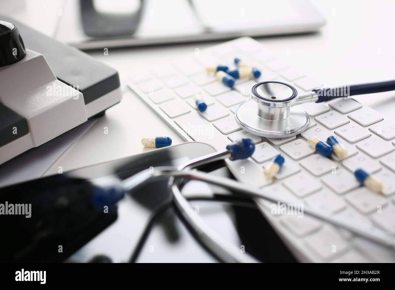 Tech mess hi-res stock photography and images - Alamy