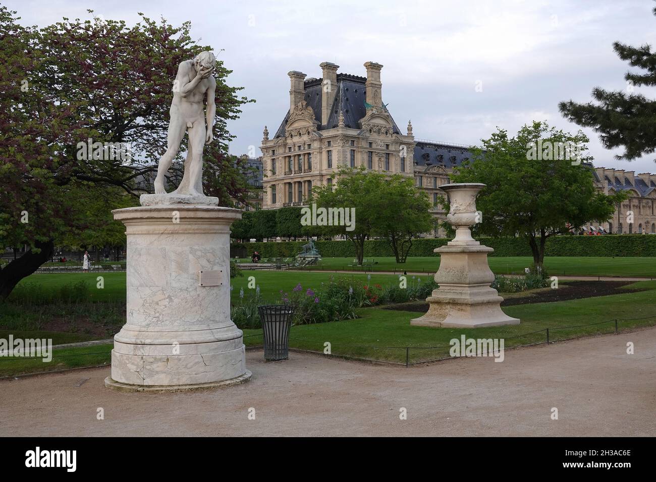 Statues louvre outside hi-res stock photography and images - Alamy