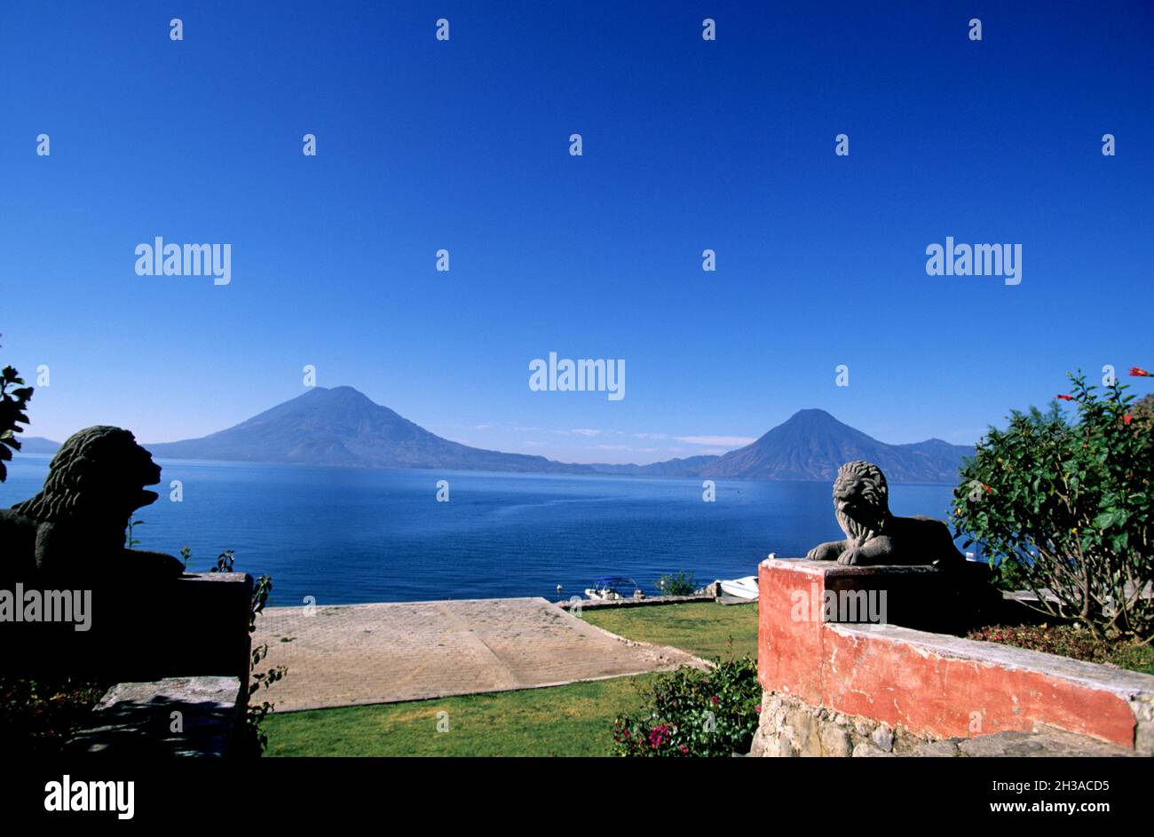 GUATEMALA. PANAJACHEL REGION. ATITLAN LAKE Stock Photo - Alamy