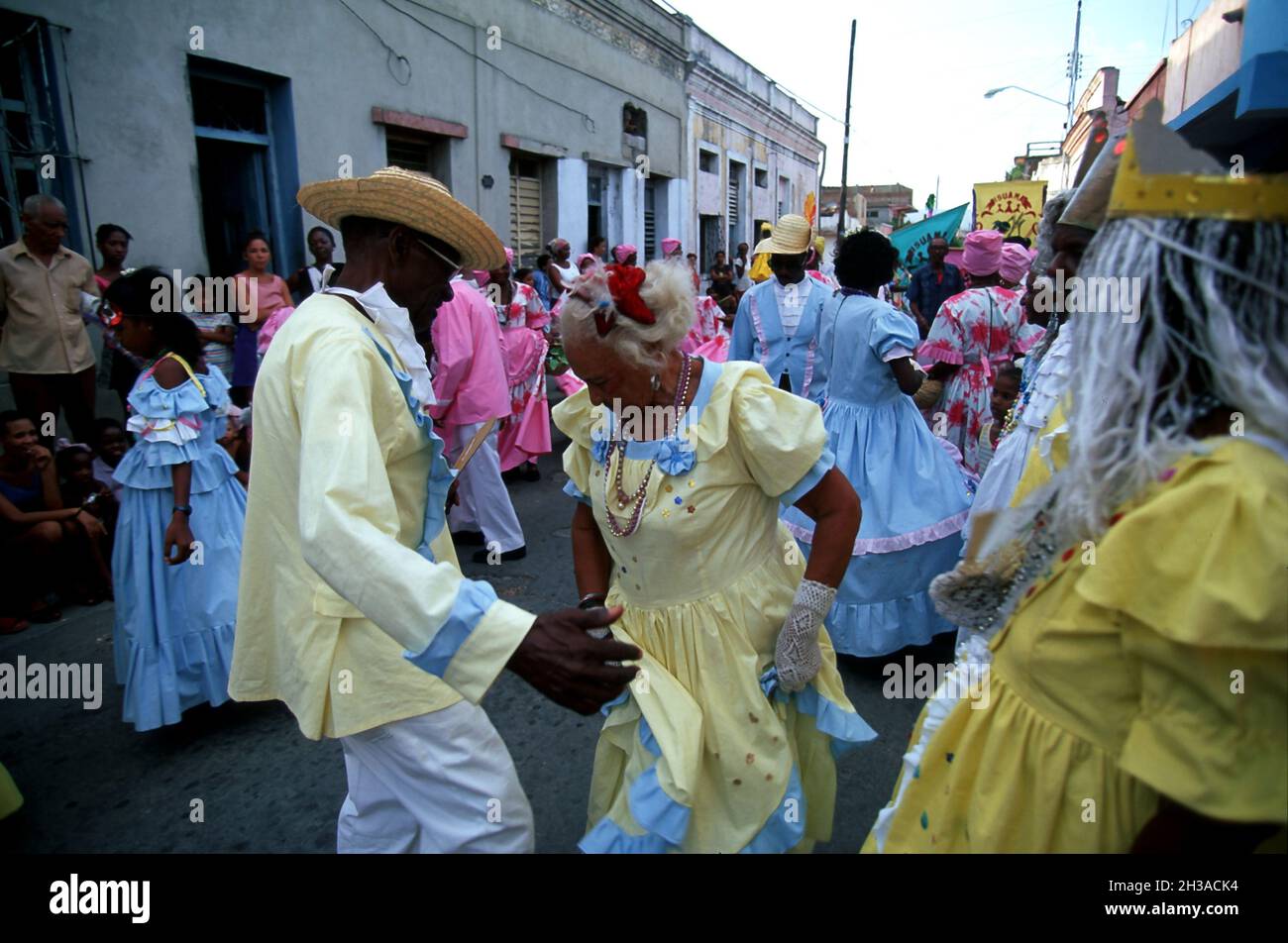 CUBA, SANTIAGO DE CUBA, PRA©PARATIFS DU CARNAVAL (COMPARSA "KARABALI ...