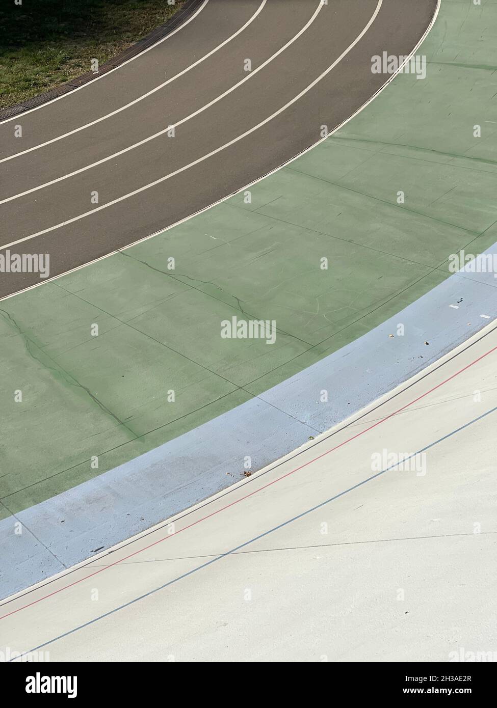 Vertical cropped shot of cycling tracks on velodrome Stock Photo - Alamy
