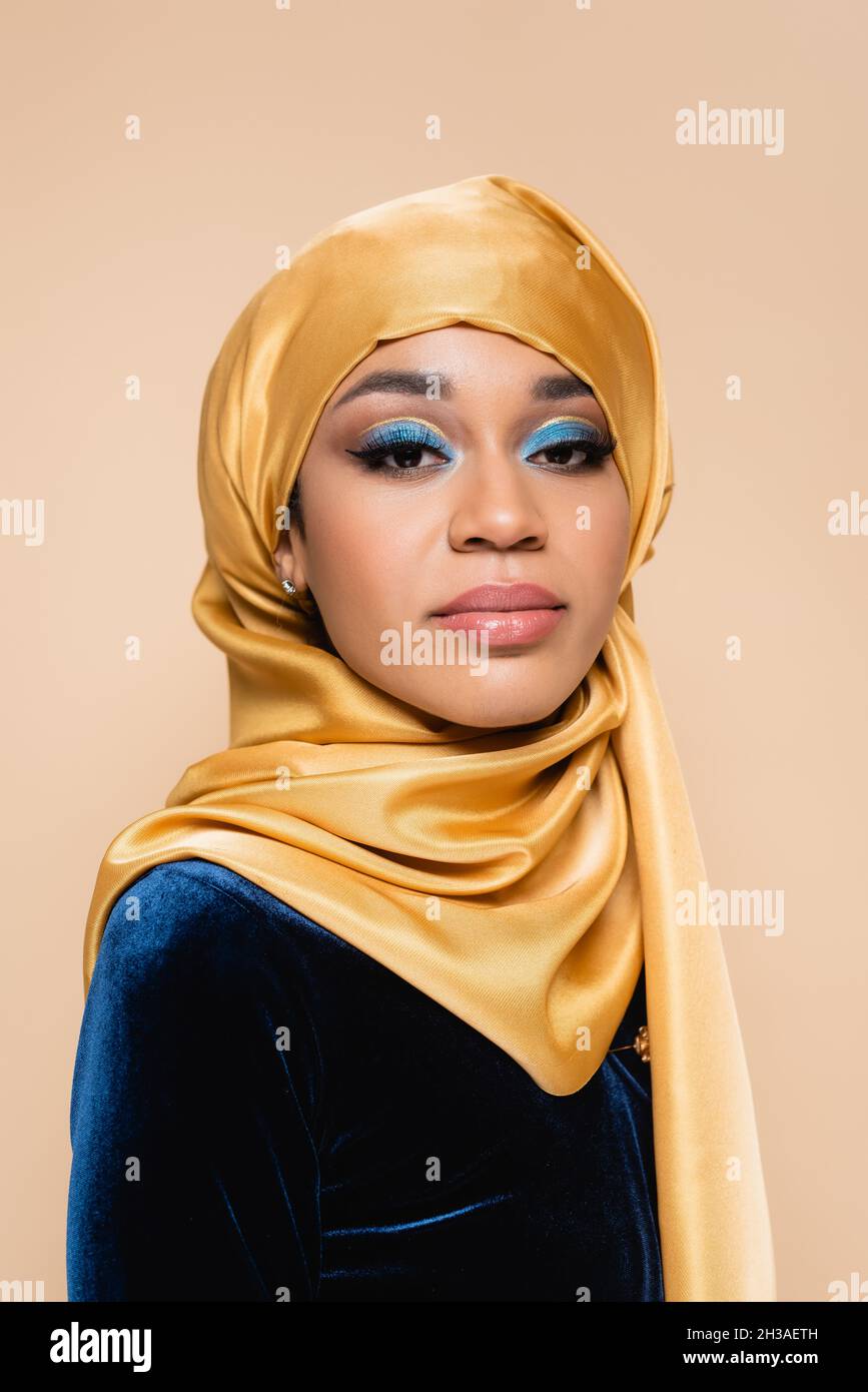 Blue eye makeup hi-res stock photography and images - Alamy