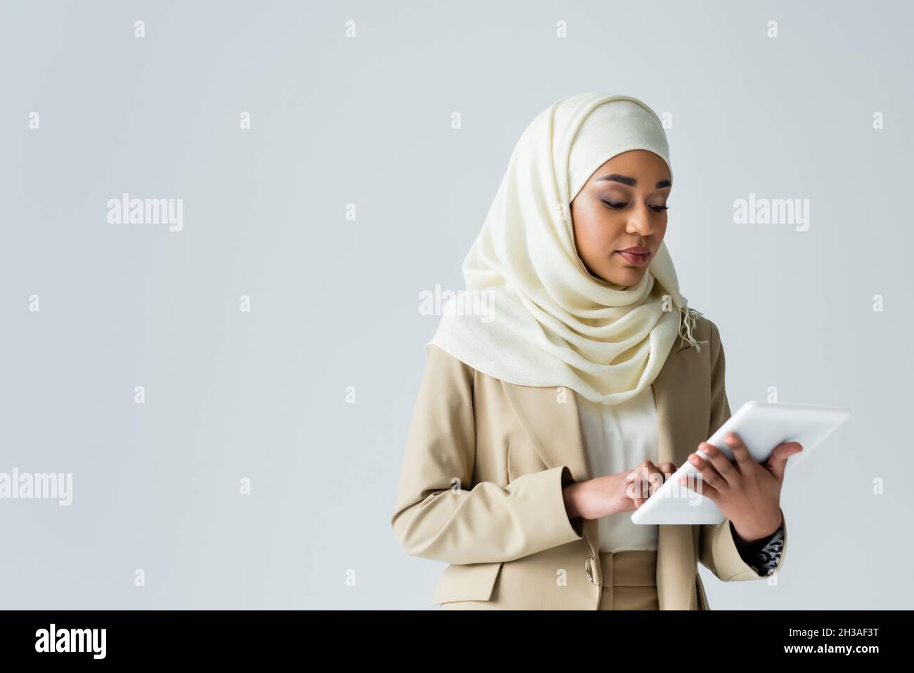 Muslim woman in hijab tablet hi-res stock photography and images - Alamy