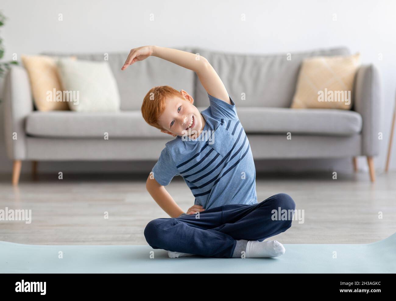 Kid home alone hi-res stock photography and images - Alamy