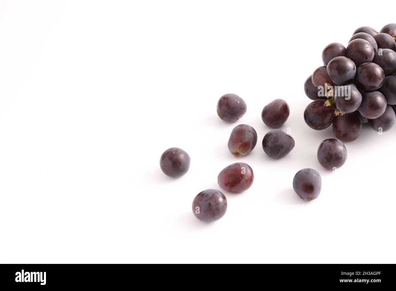 Red grapes isolated in white background Stock Photo - Alamy