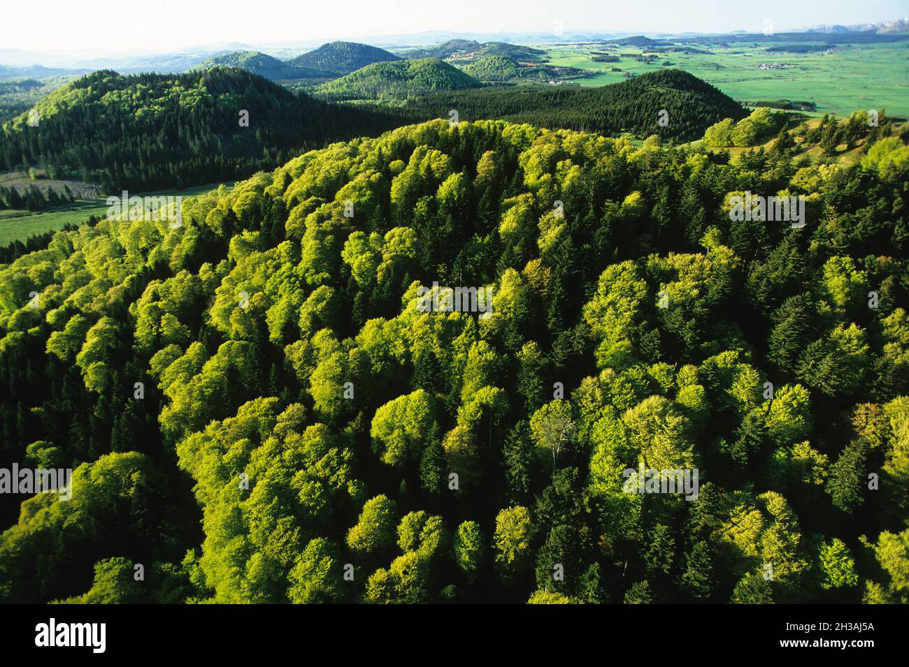 Volcanos range hi-res stock photography and images - Alamy