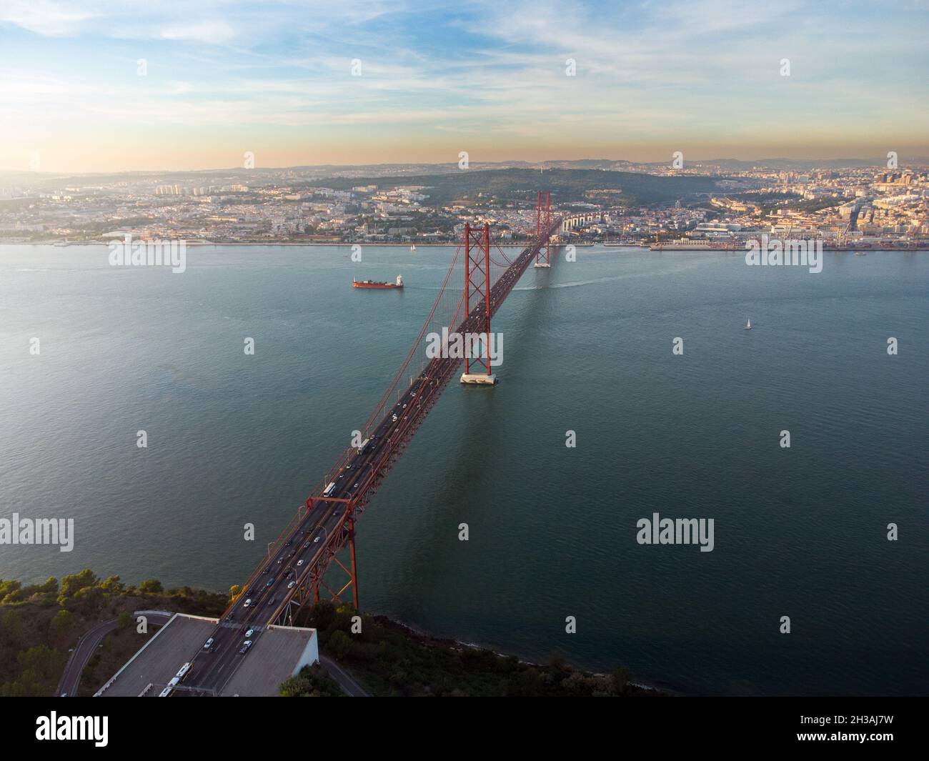 Aerial ponte 25 de hi-res stock photography and images - Alamy