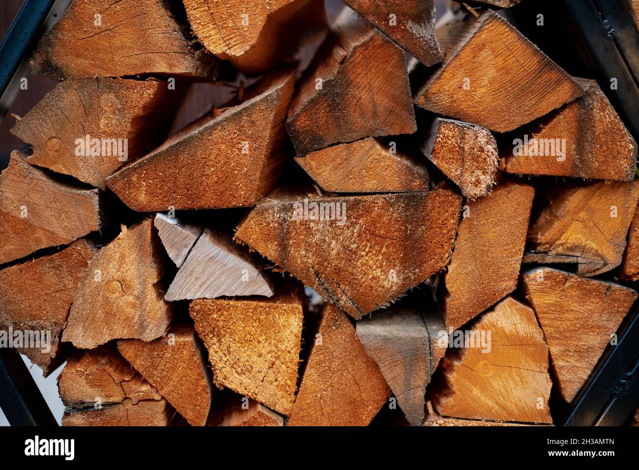 Side view of stacked wood logs for a background Stock Photo - Alamy