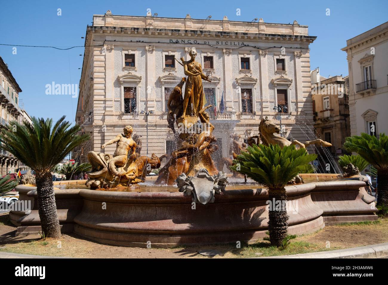 Ortigia, Siracusa, Sicily - 15 July 2021: Archimedes square (Piazza ...
