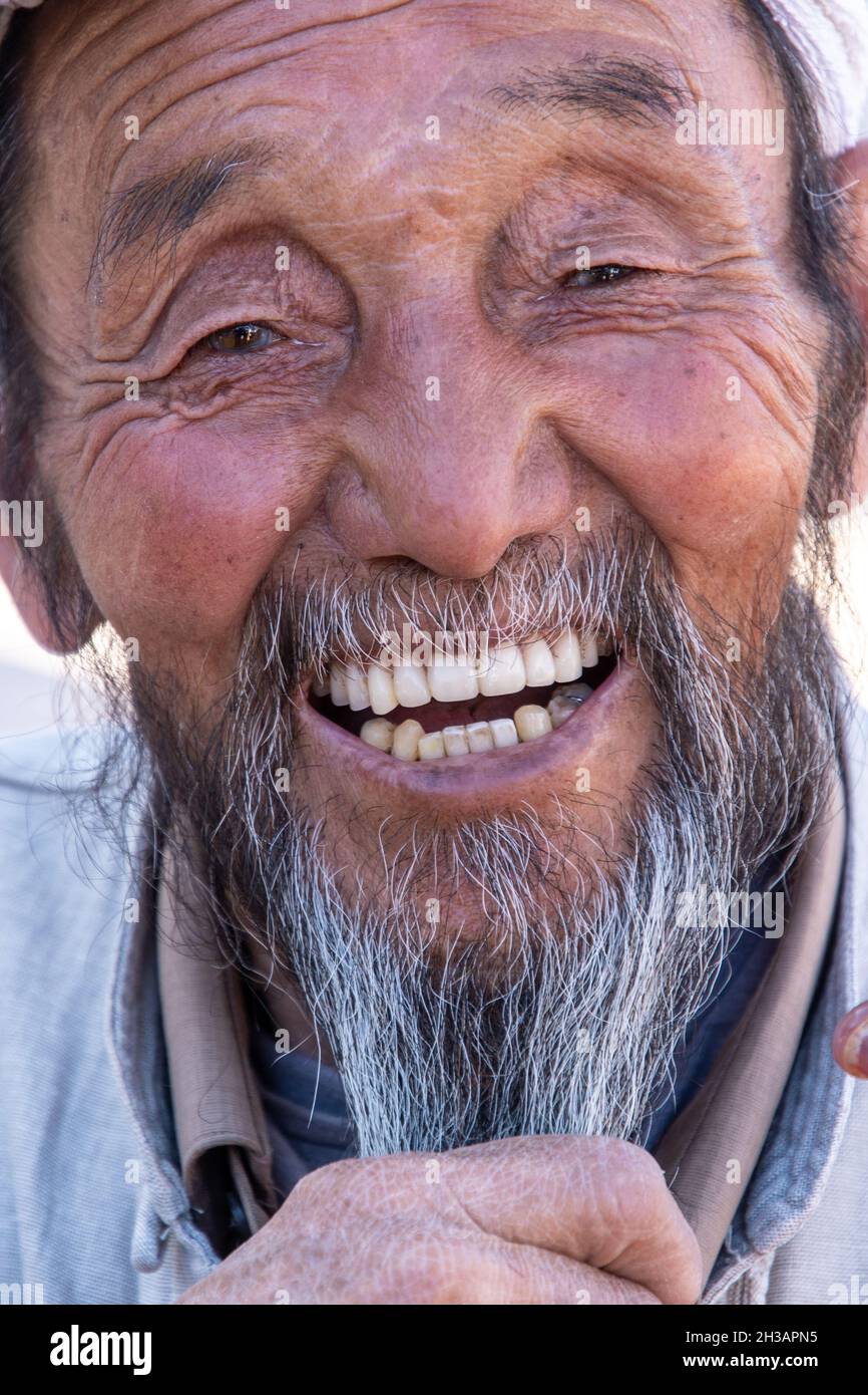 Elder Chinese man with turban at Jingbian, China Stock Photo - Alamy