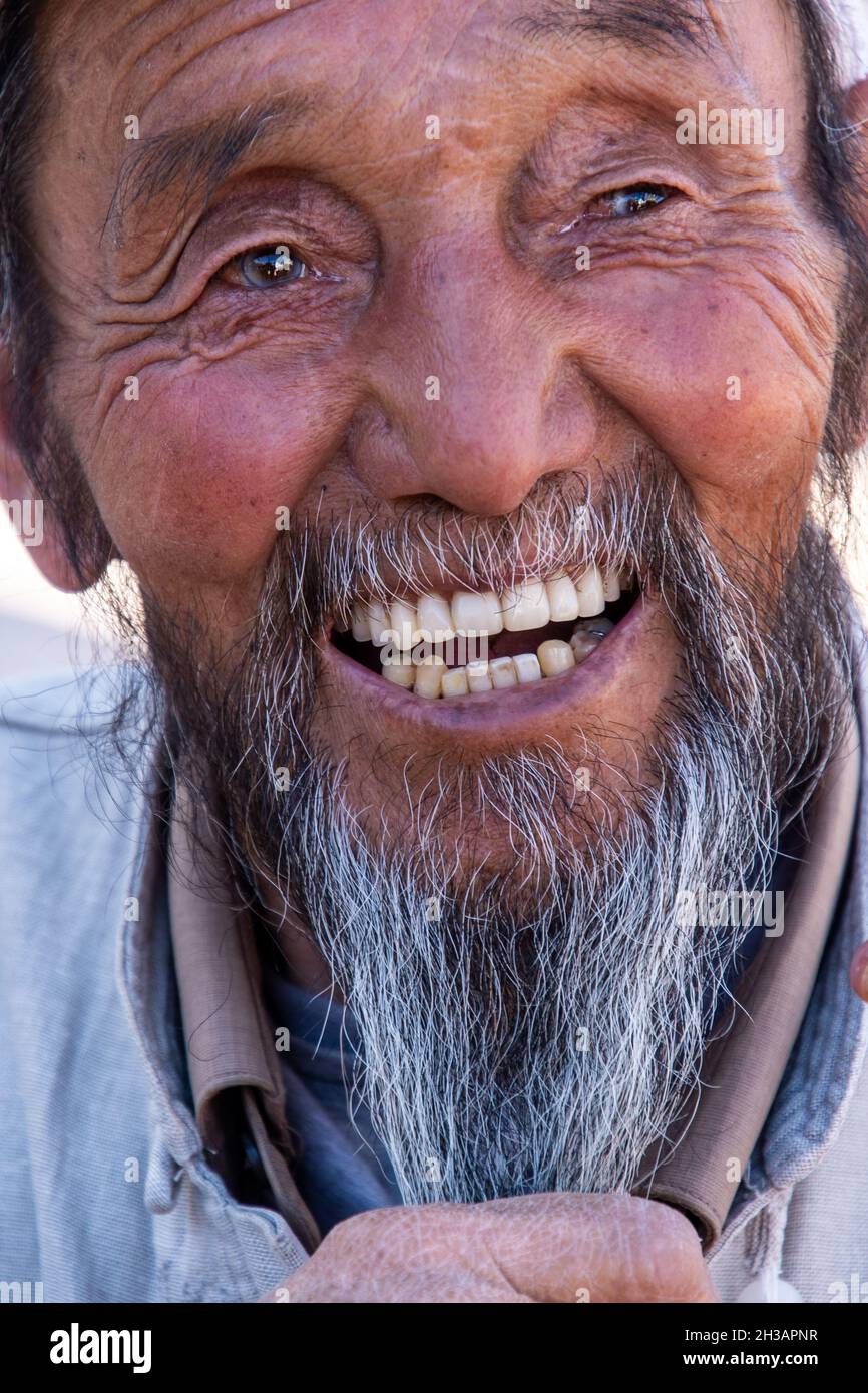 Elder Chinese man with turban at Jingbian, China Stock Photo - Alamy