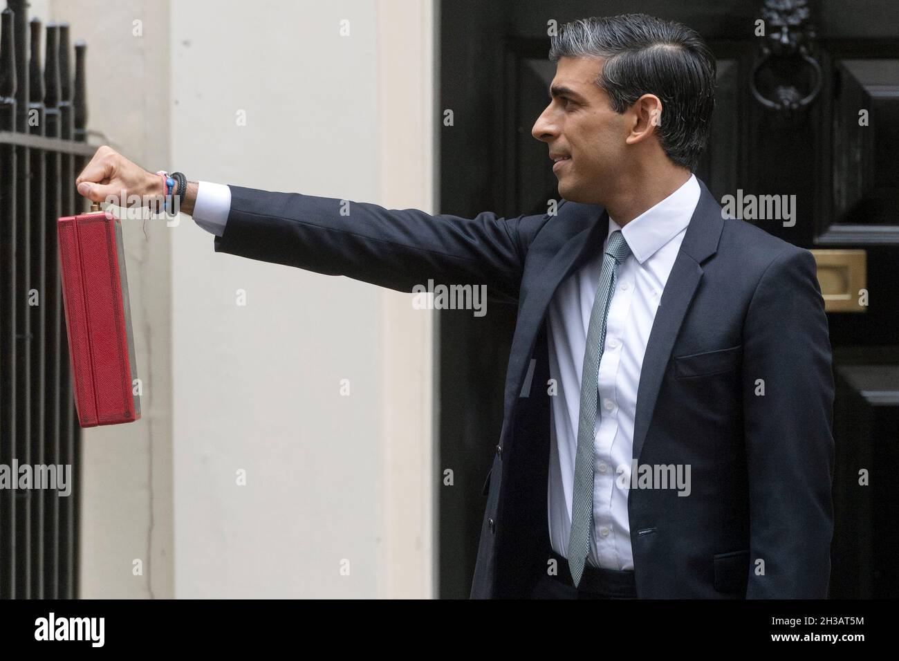 Uk treasury budget box hi-res stock photography and images - Alamy