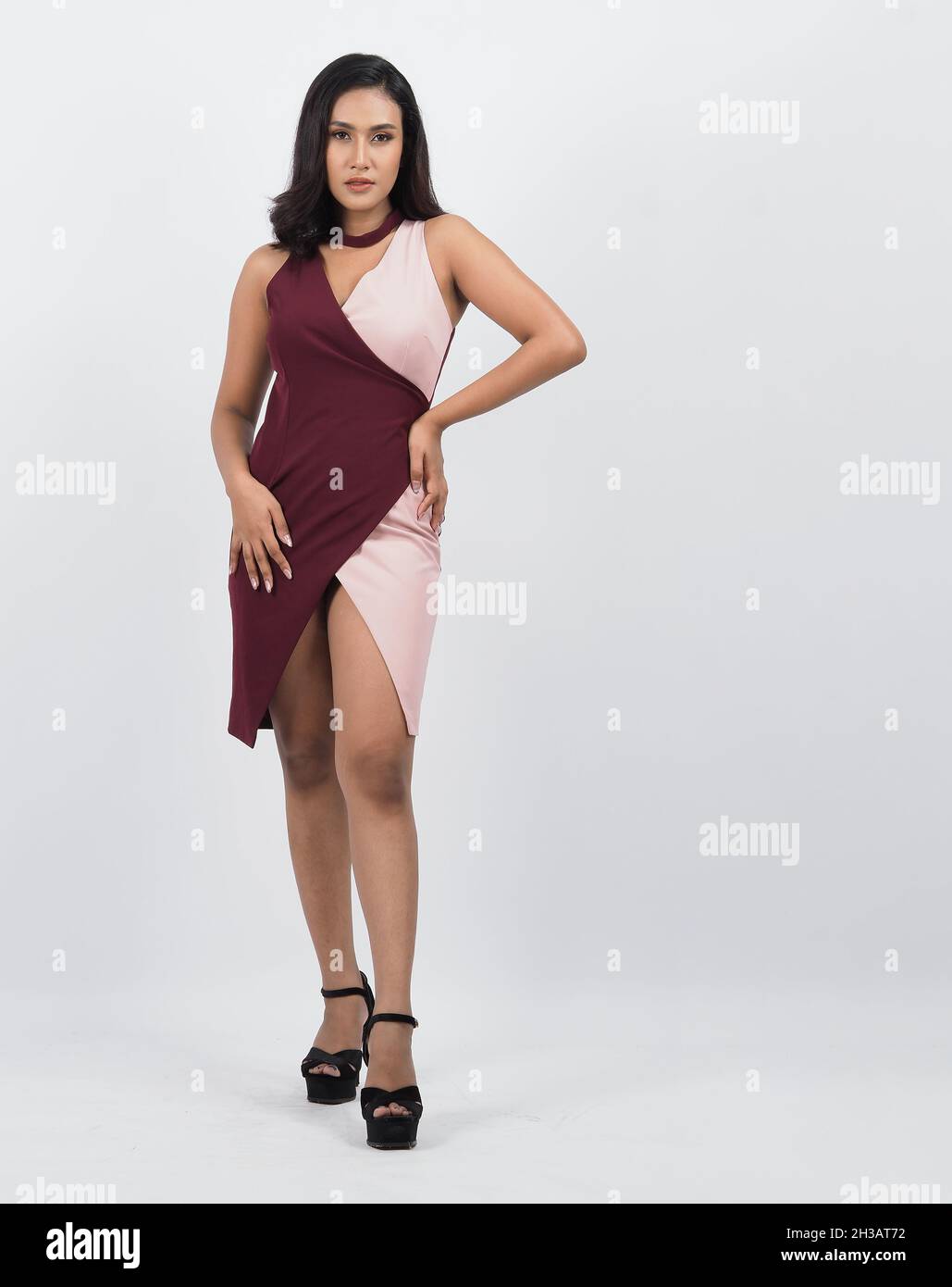Asian woman full body. Thai woman in a modern chic style stands in ...